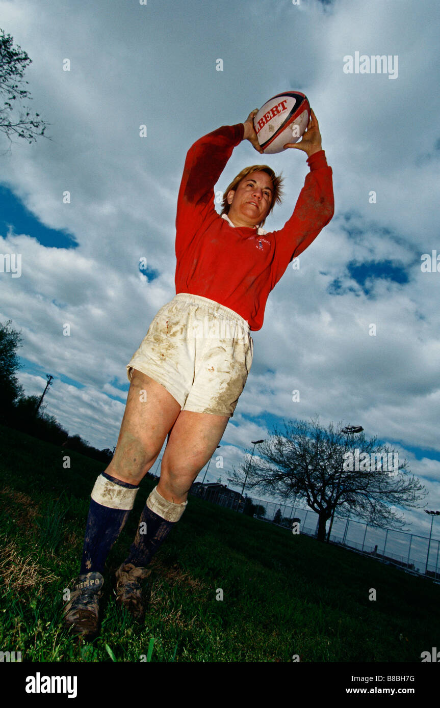 Rugby women mud hi-res stock photography and images - Alamy