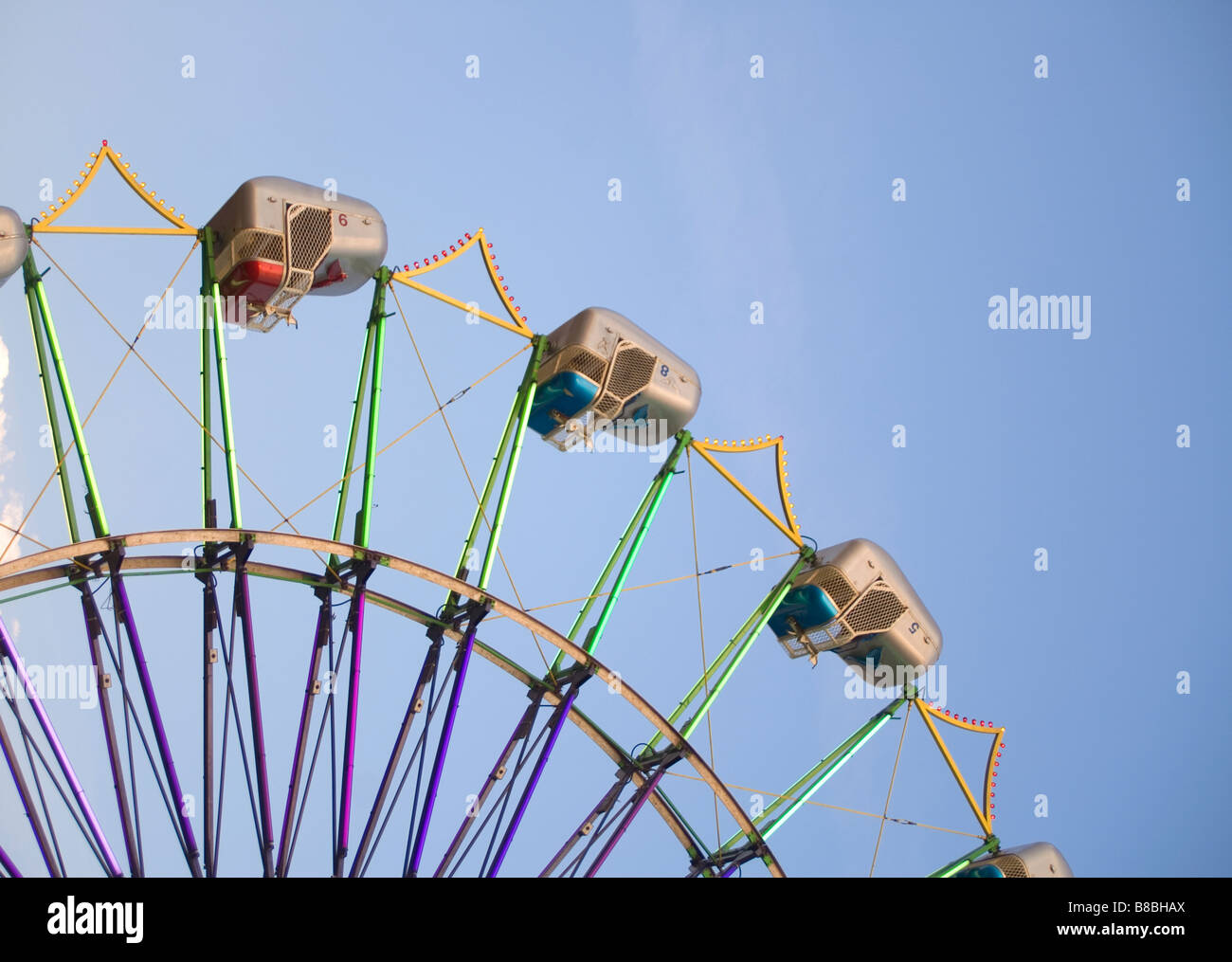 County Fair thrill rides Ferris Wheel Stock Photo - Alamy