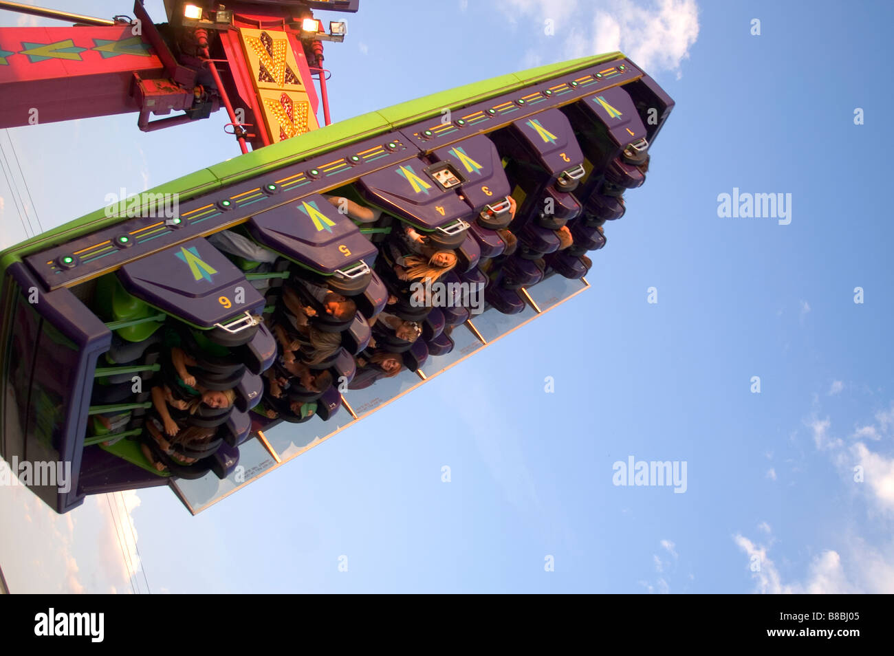 County Fair thrill rides Ferris Wheel Stock Photo - Alamy