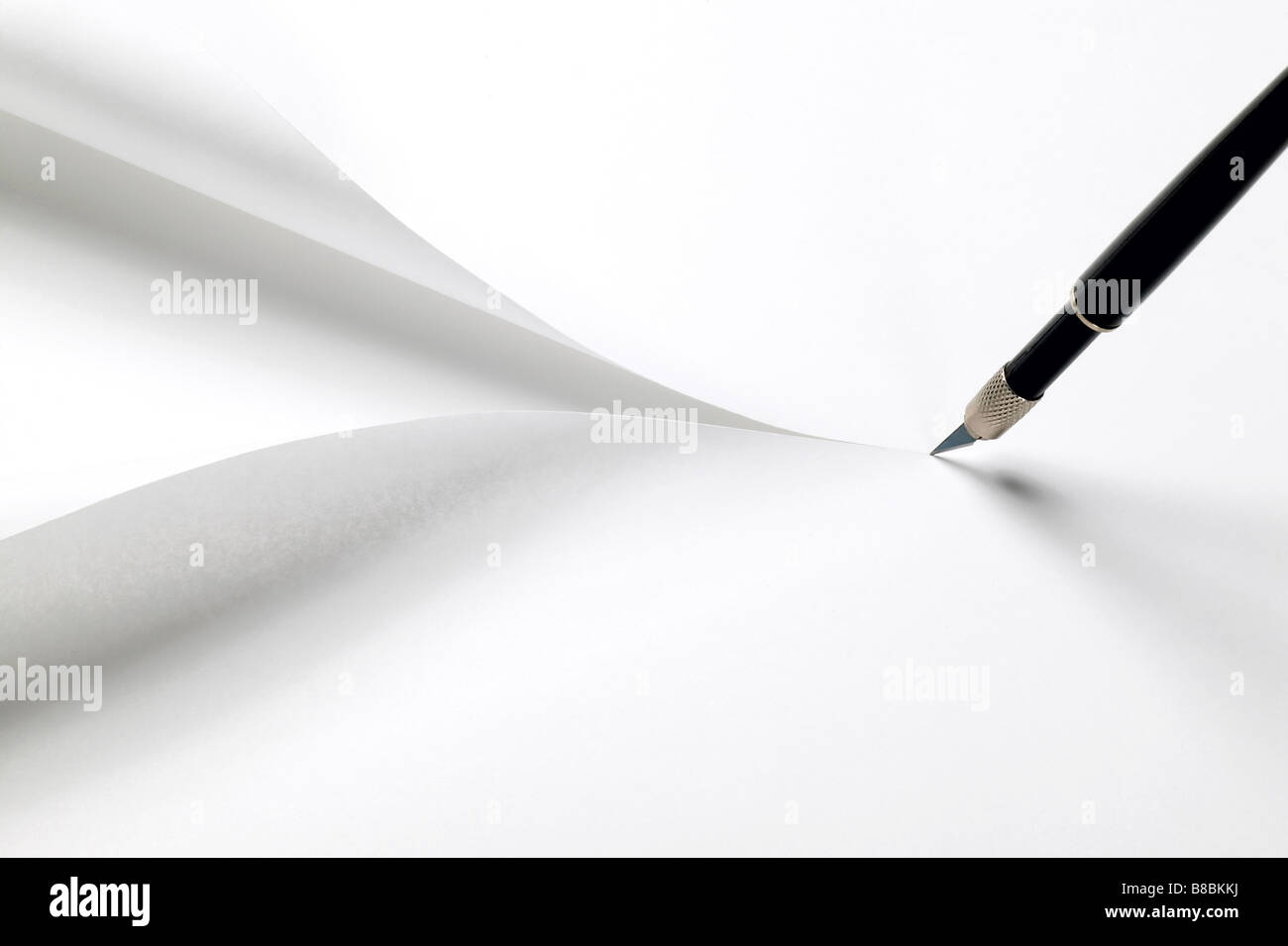 Knife cutting through paper hi-res stock photography and images - Alamy