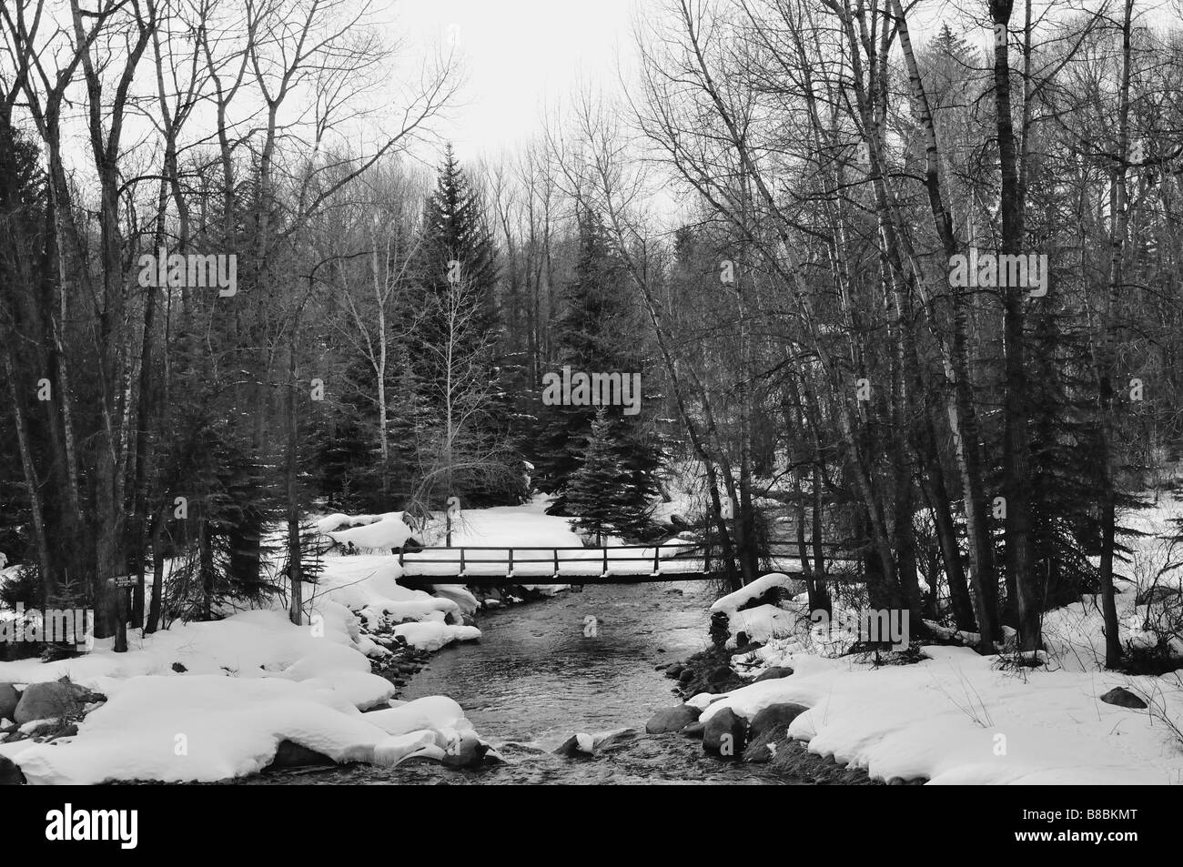 Bridge snow wood flowing river hi-res stock photography and images - Alamy