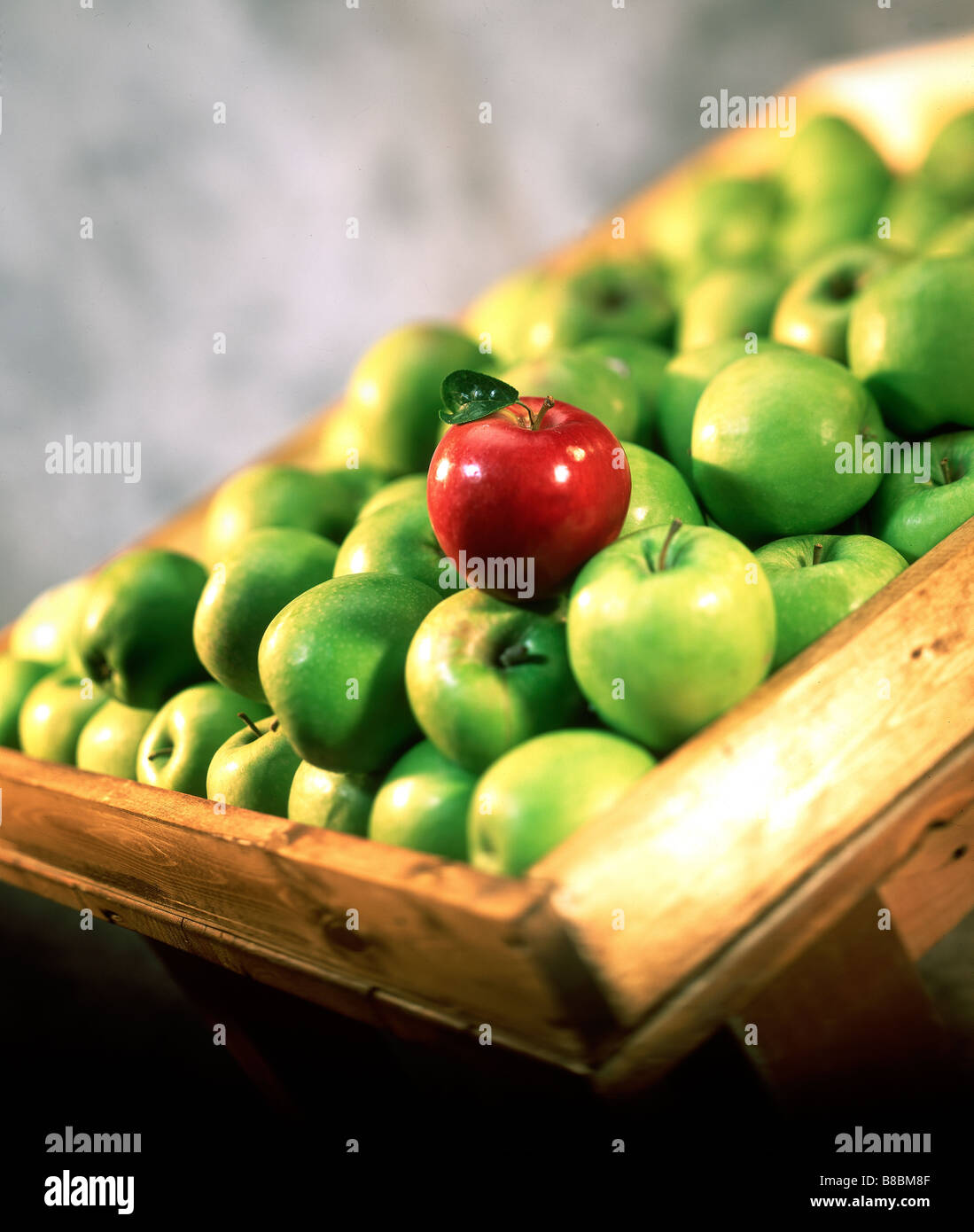 Box Green Apples e Red Apple Stock Photo - Alamy