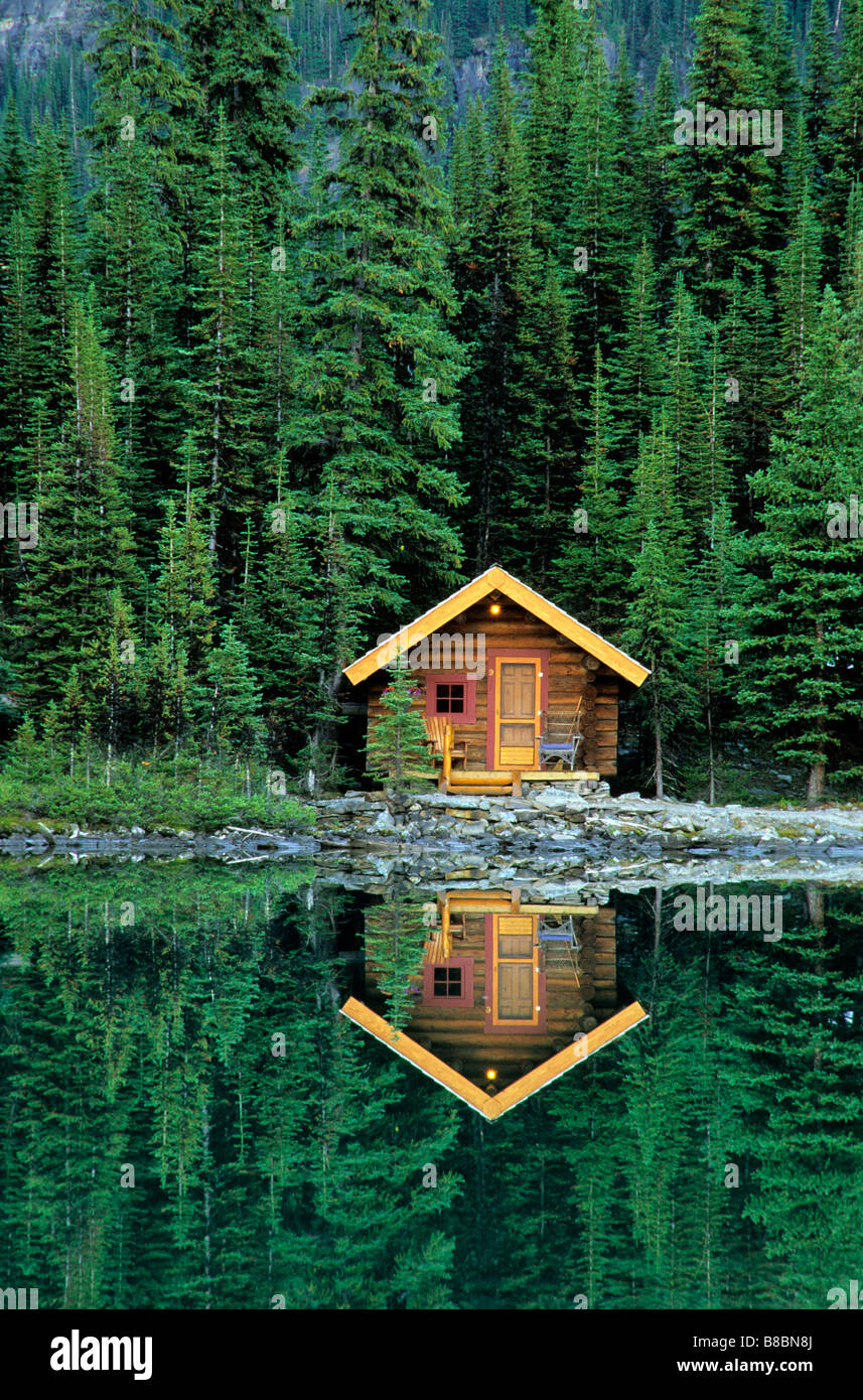 Yoho national park cabin log cabin hi-res stock photography and images ...