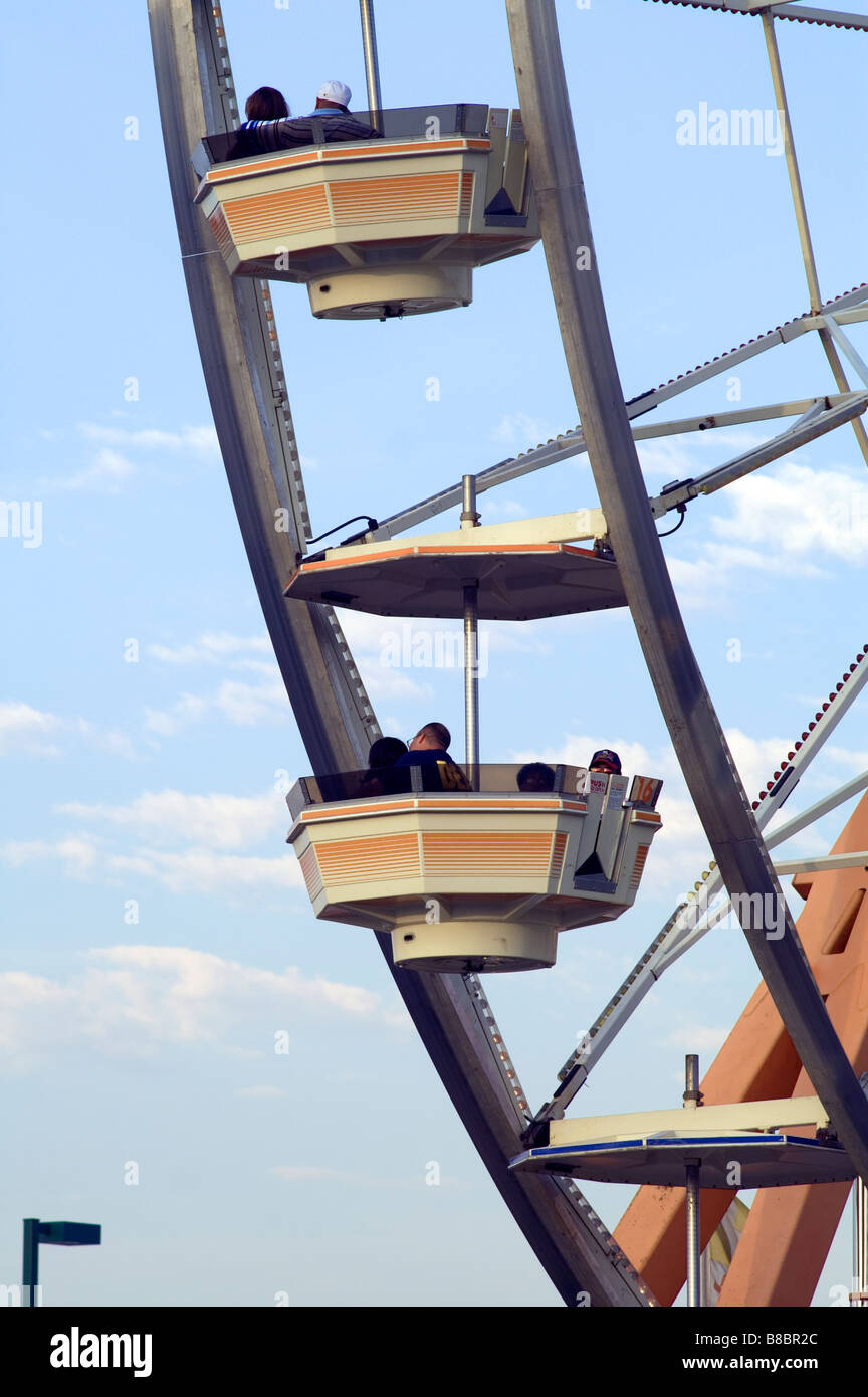 County Fair thrill rides Ferris Wheel Stock Photo - Alamy