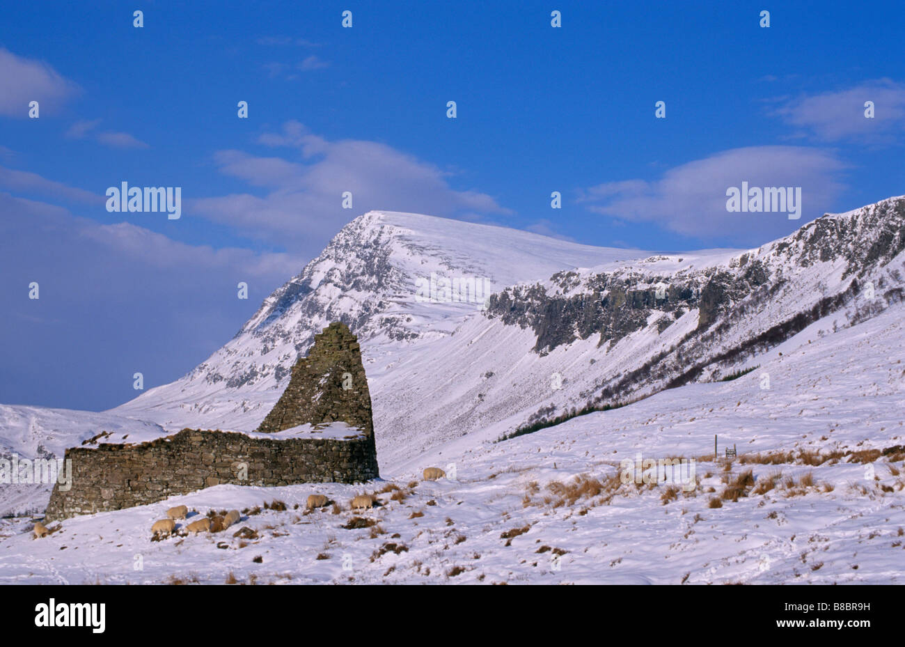 HEAVY WINTER SNOWFALL ON THE MUNRO BEN HOPE 927 m AND NEARBY DUN ...