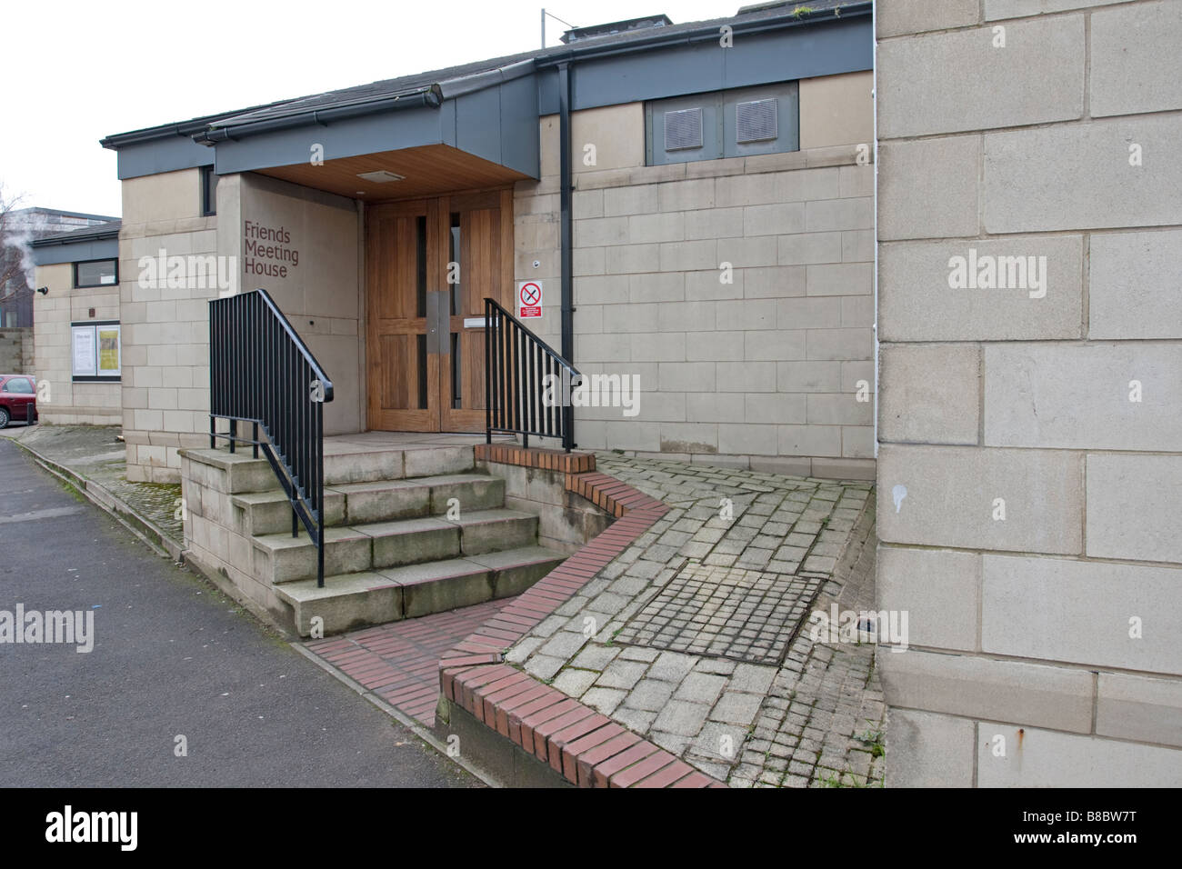 Quaker building hi-res stock photography and images - Alamy