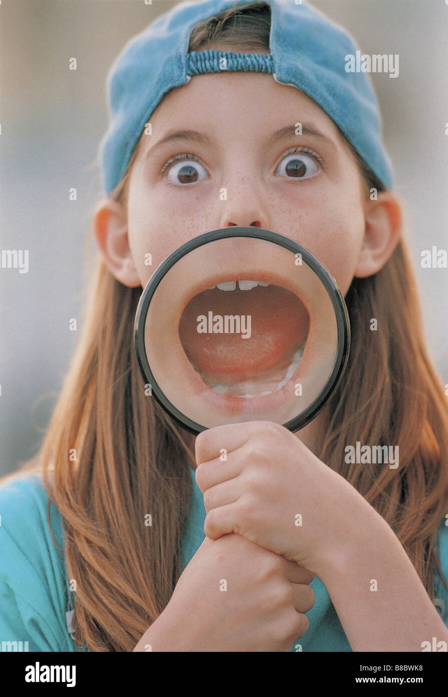 Giant girls head hi-res stock photography and images - Alamy