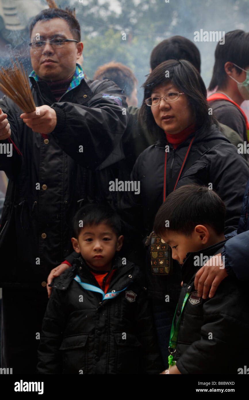 Chinese family at Che Kung temple in Hong Kong Stock Photo - Alamy