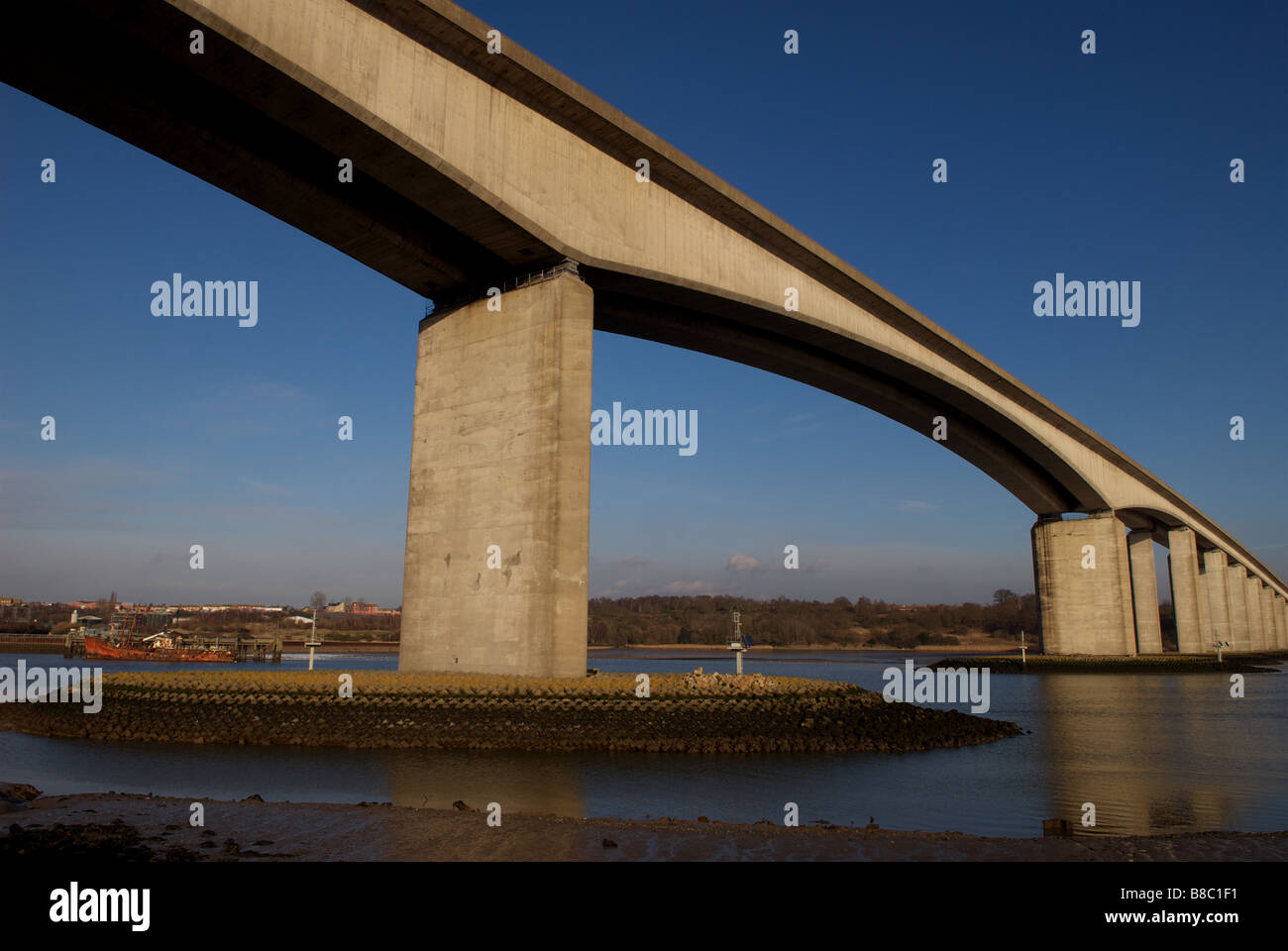 Orwell Bridge carrying the A14 truck road around the river Orwell ...
