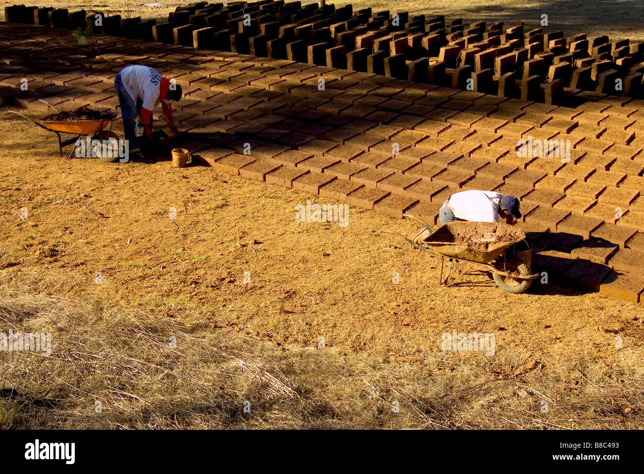 Mud Bricks Straw Stock Photos & Mud Bricks Straw Stock Images - Alamy