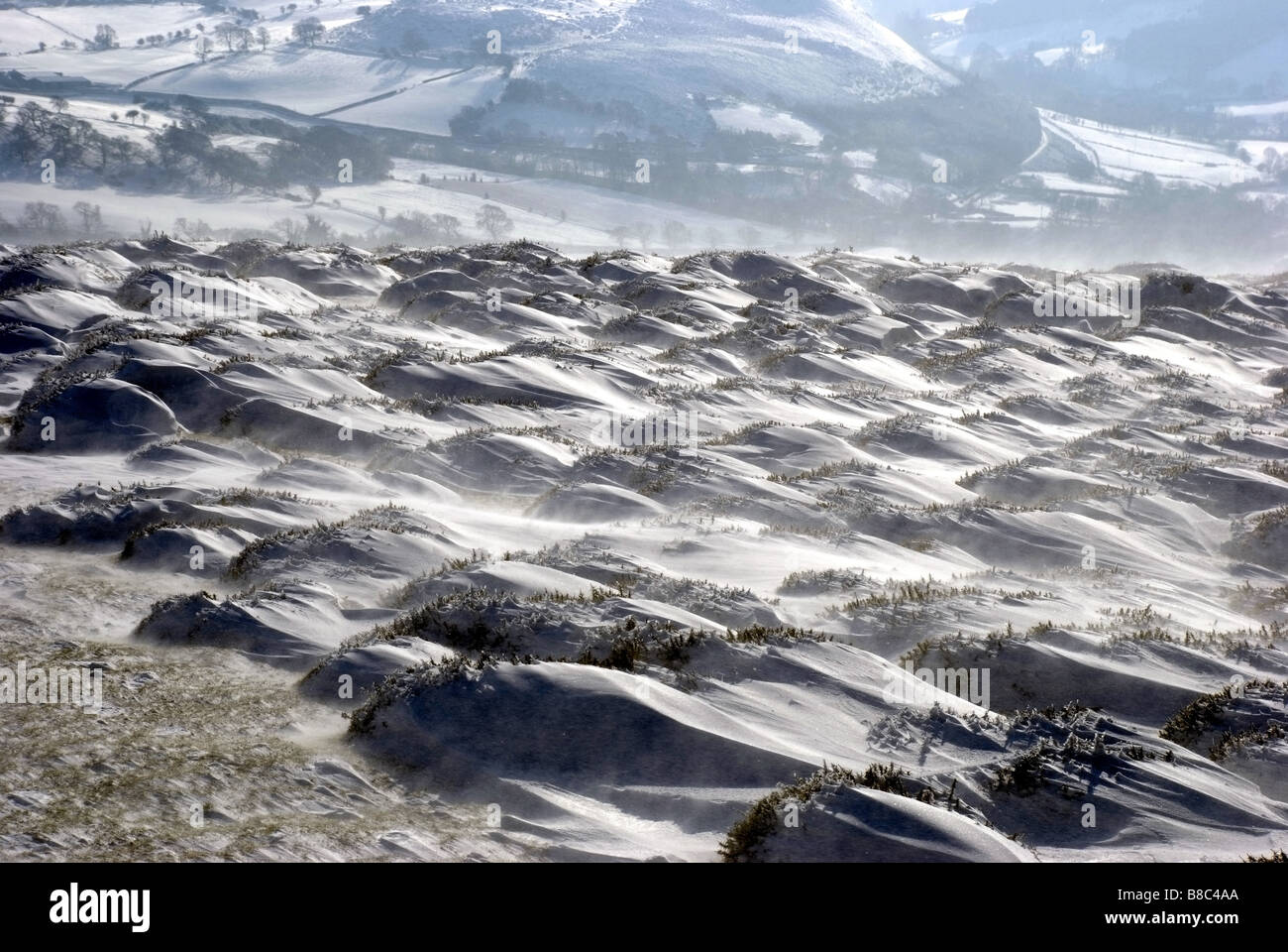 Snowdrift hi-res stock photography and images - Alamy