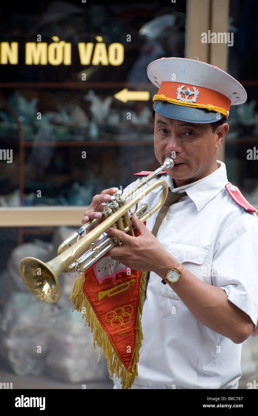 Procession vietnam funeral hi-res stock photography and images - Alamy