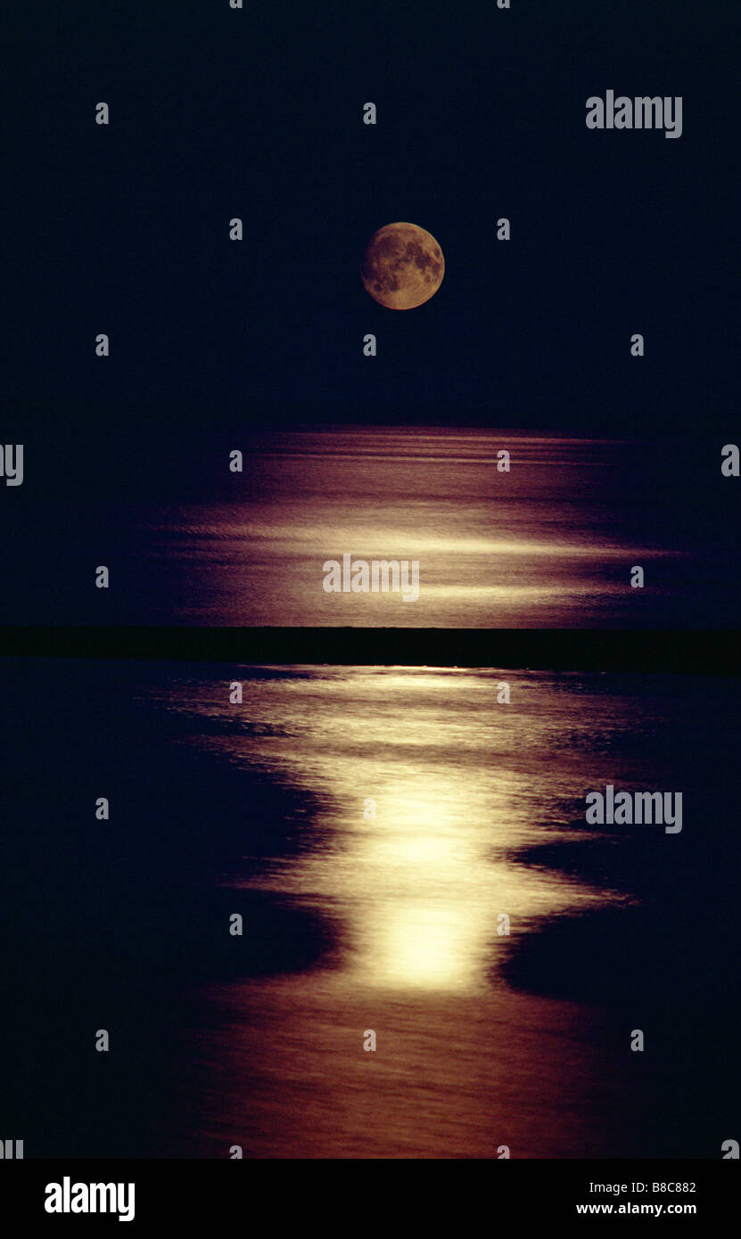 MOONRISE OVER SEA Stock Photo - Alamy