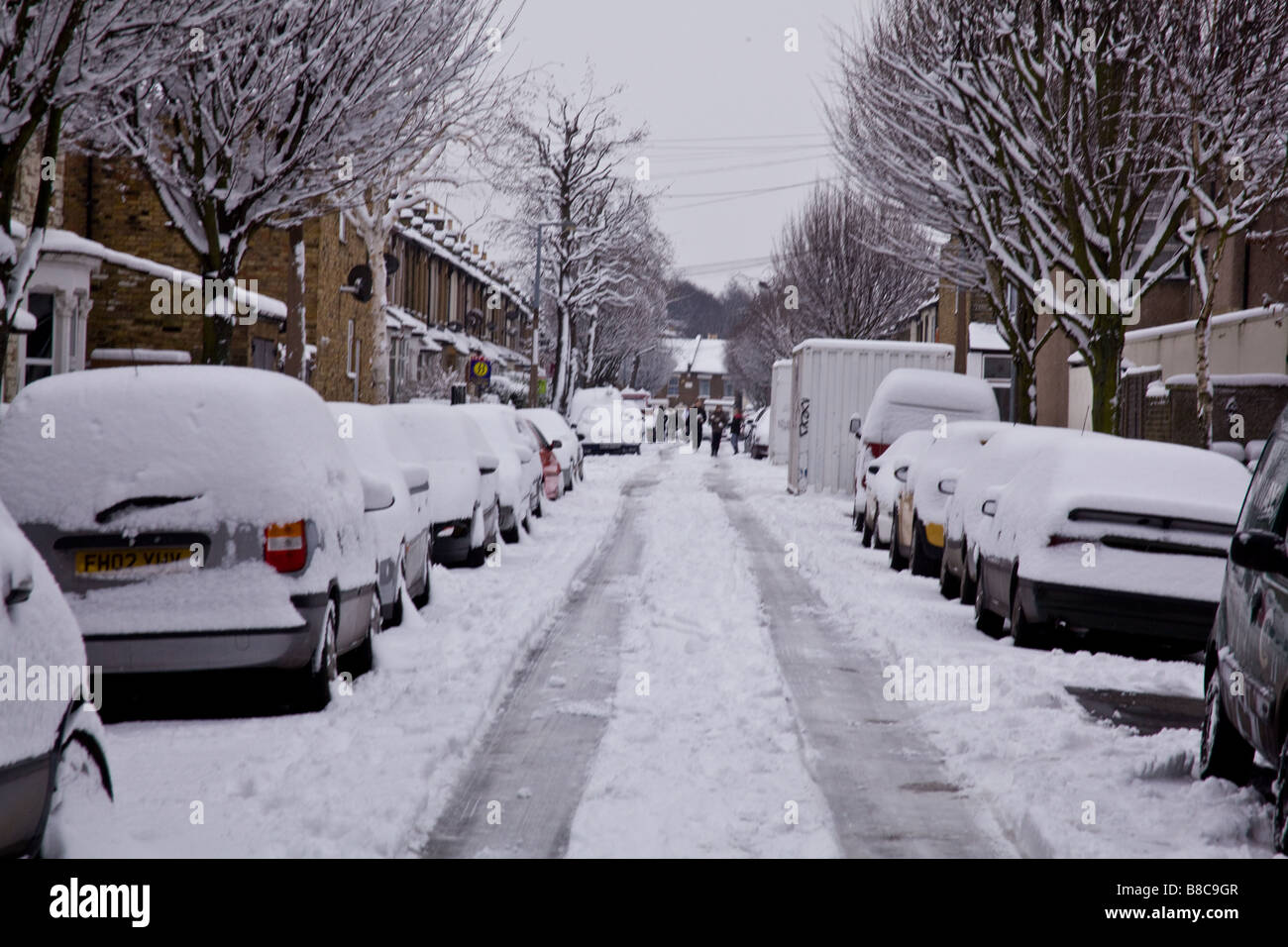Snow in Leytonstone London, England. 1st February 2009 Stock Photo - Alamy