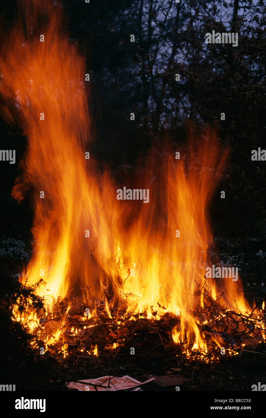 Bonfire hi-res stock photography and images - Alamy