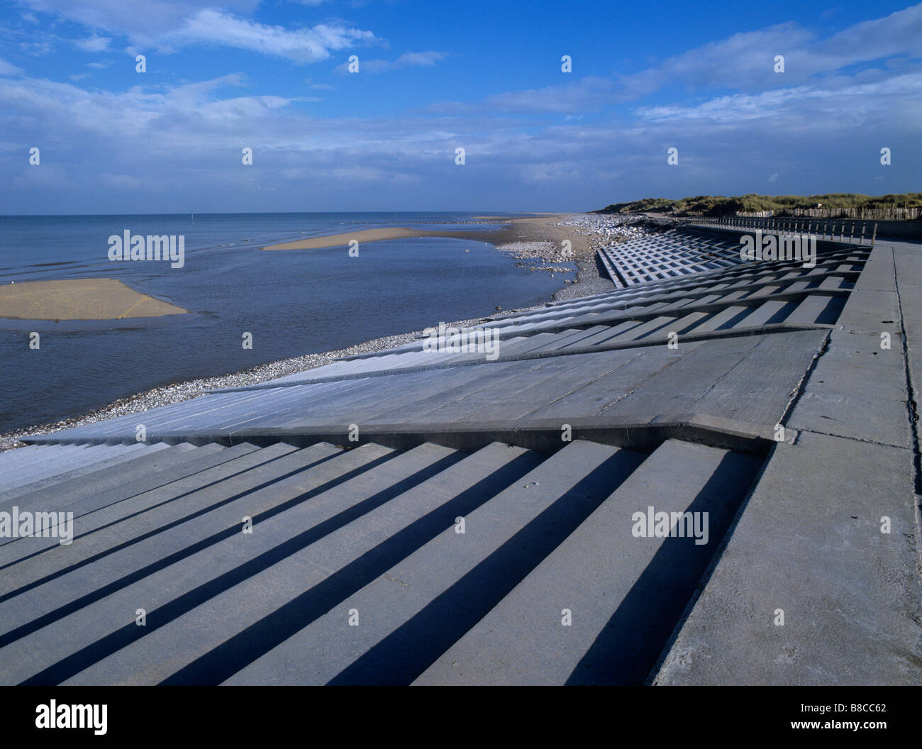 Coastal defences hi-res stock photography and images - Alamy