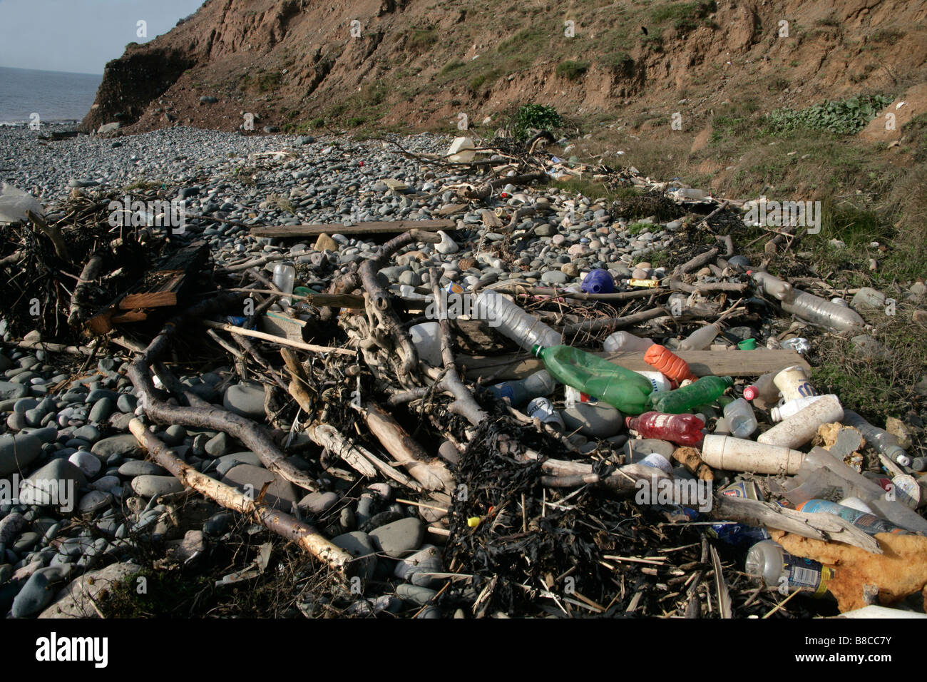 RUBBISH ON BEACH Stock Photo - Alamy