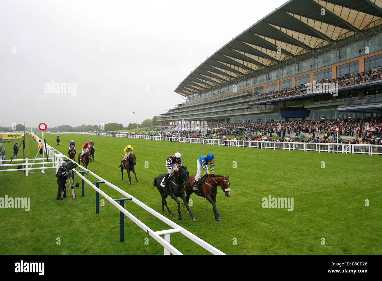 Ascot racing hi-res stock photography and images - Alamy