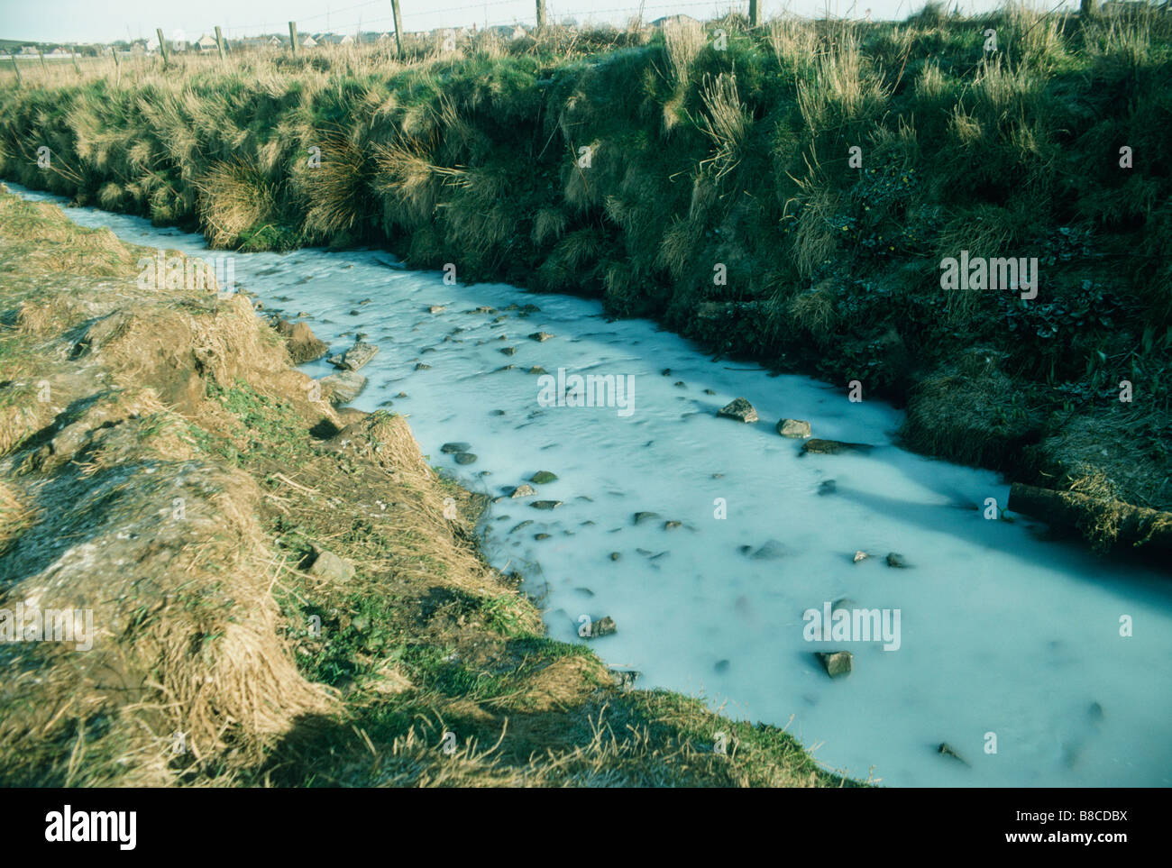 Pollute pollutes polluted pollution hi-res stock photography and images ...