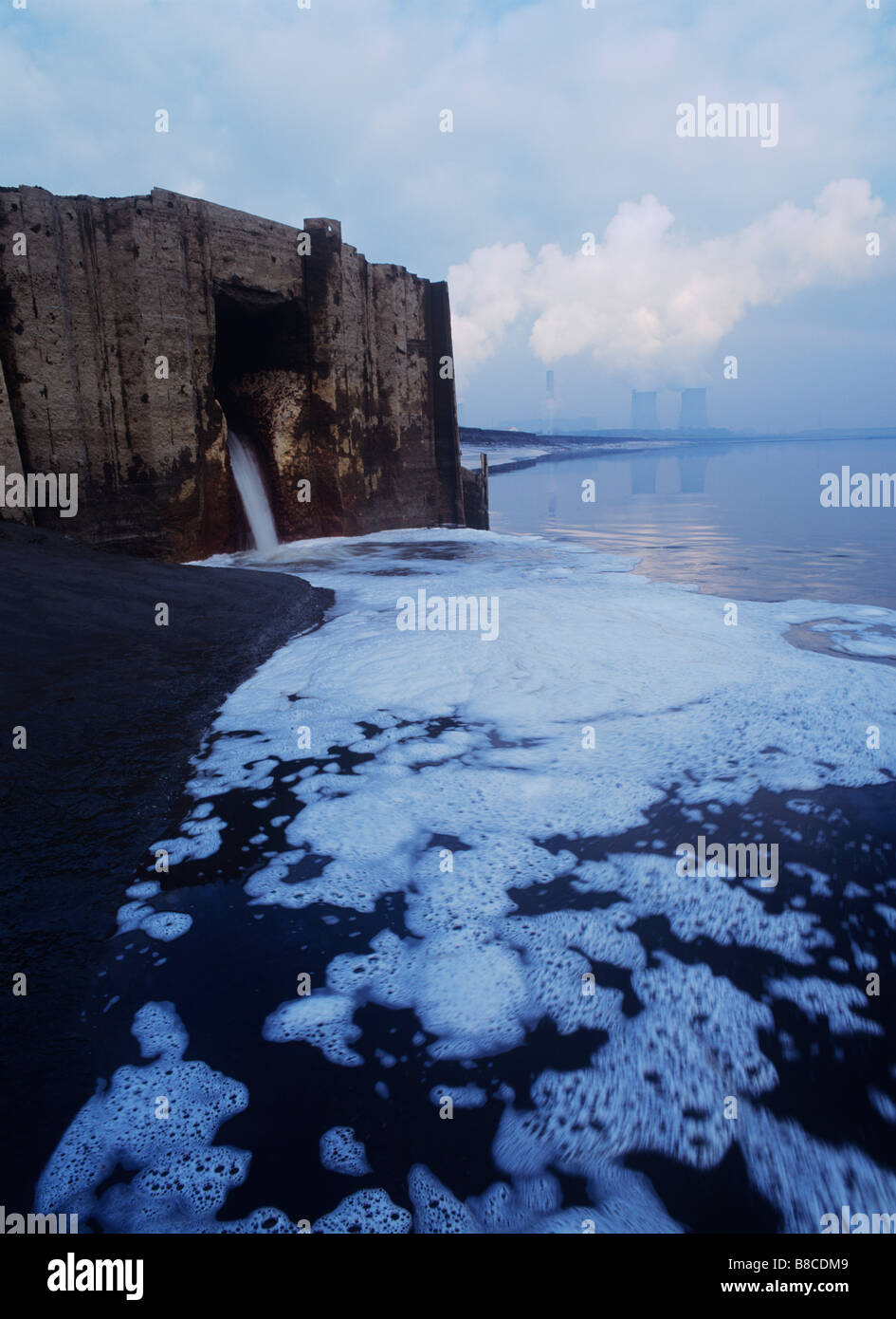 Pollution in the River Mersey Stock Photo - Alamy