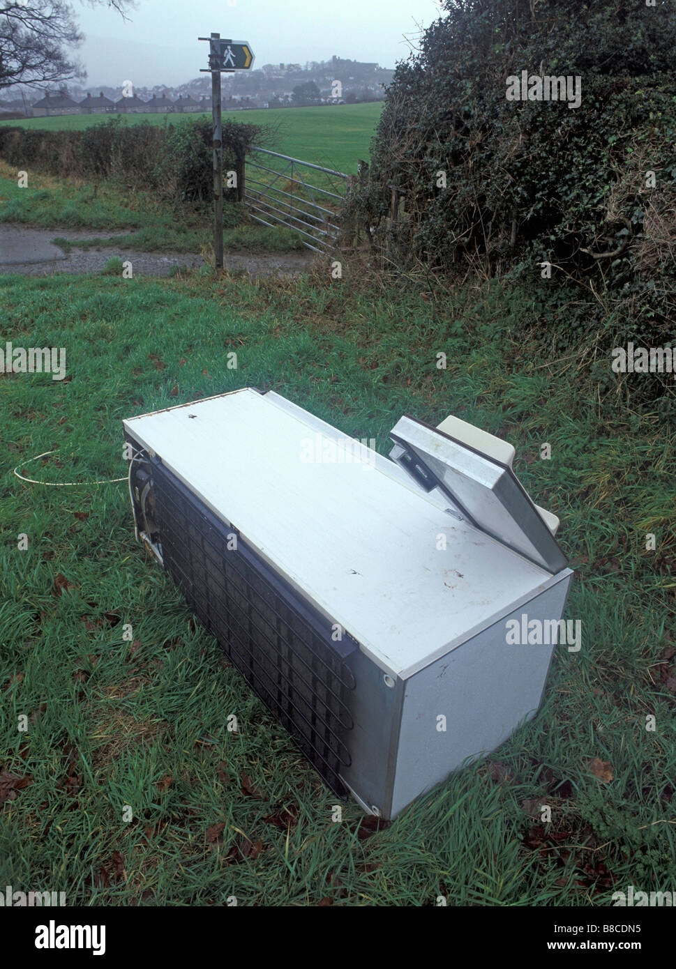 Discarded fridge hi-res stock photography and images - Alamy