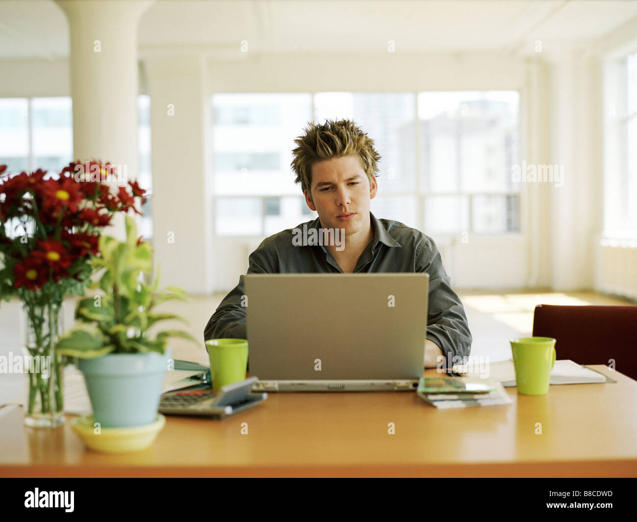 Desk laptop empty fice hi-res stock photography and images - Alamy