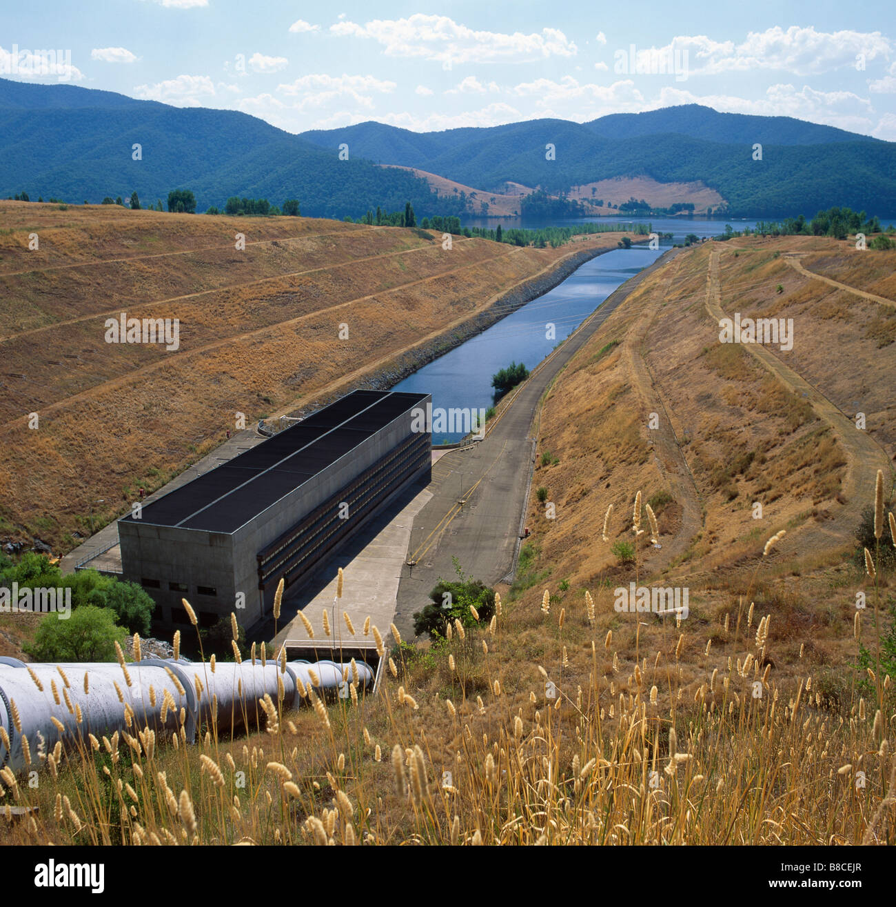 Hydroelectric generating stations hi-res stock photography and images ...