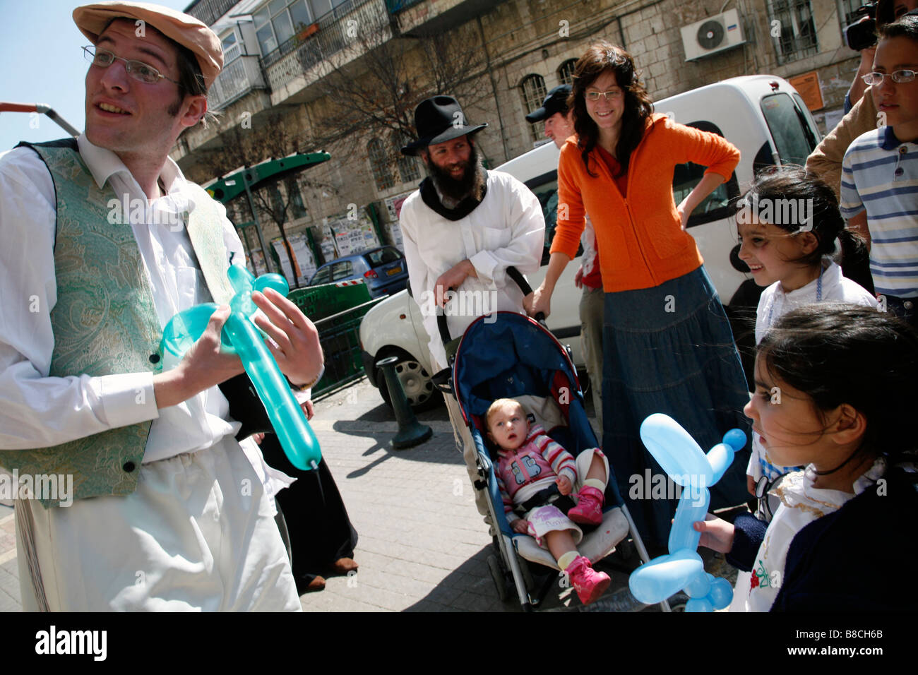 An Israeli Jew performing balloon tricks for children during Purim ...