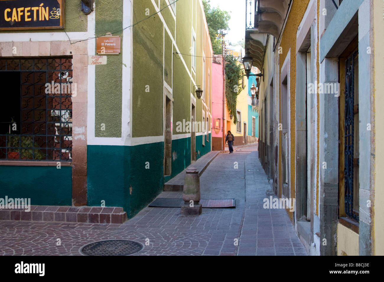 Colorful street scene hi-res stock photography and images - Alamy