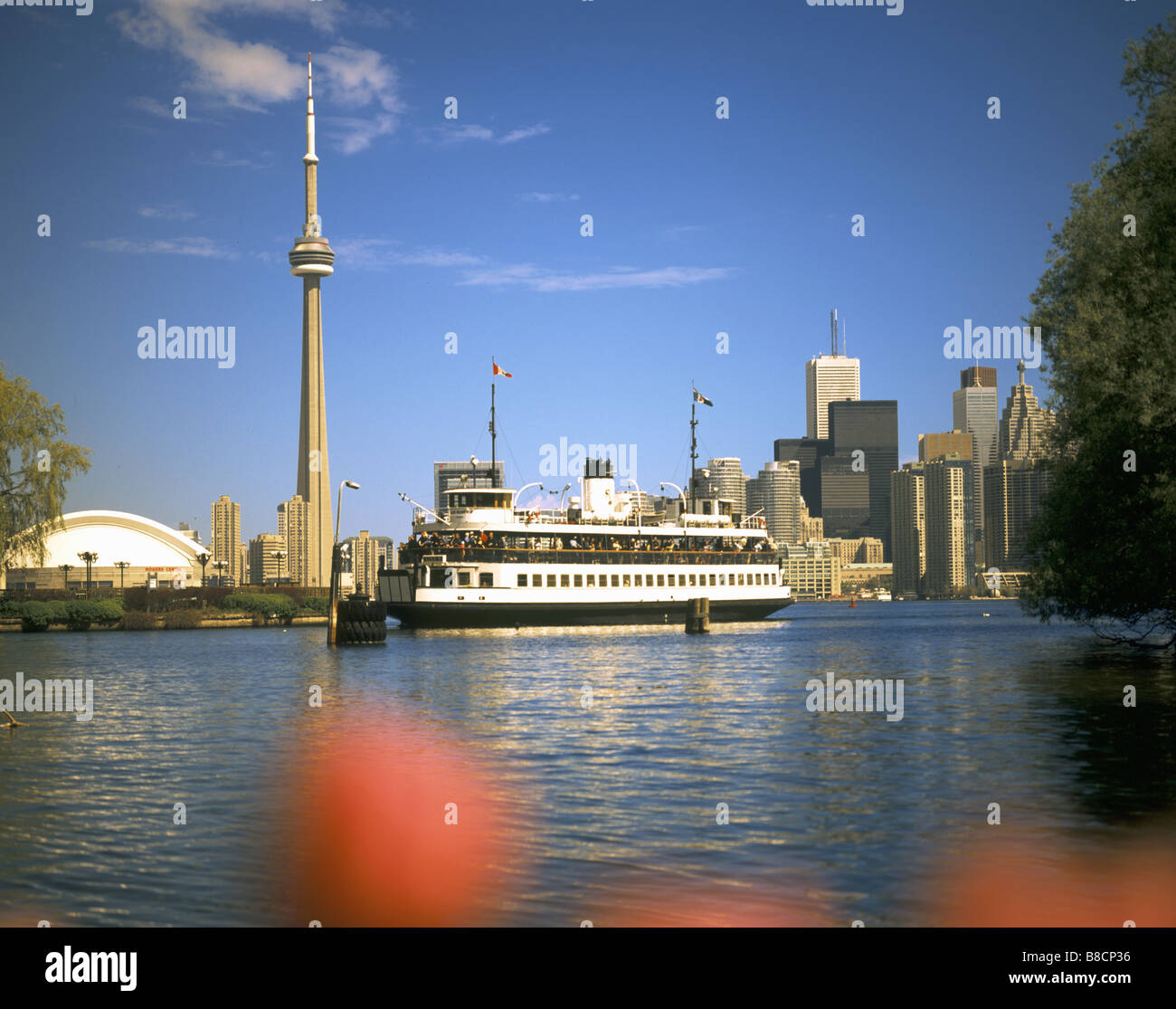 Toronto canada landmark flag skyscraper hi-res stock photography and ...