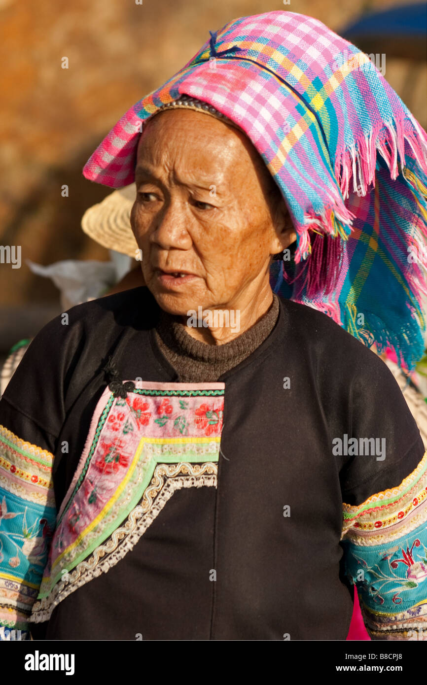 Old Yi tribeswoman in Yuanyuang, Yunnan, China Stock Photo - Alamy