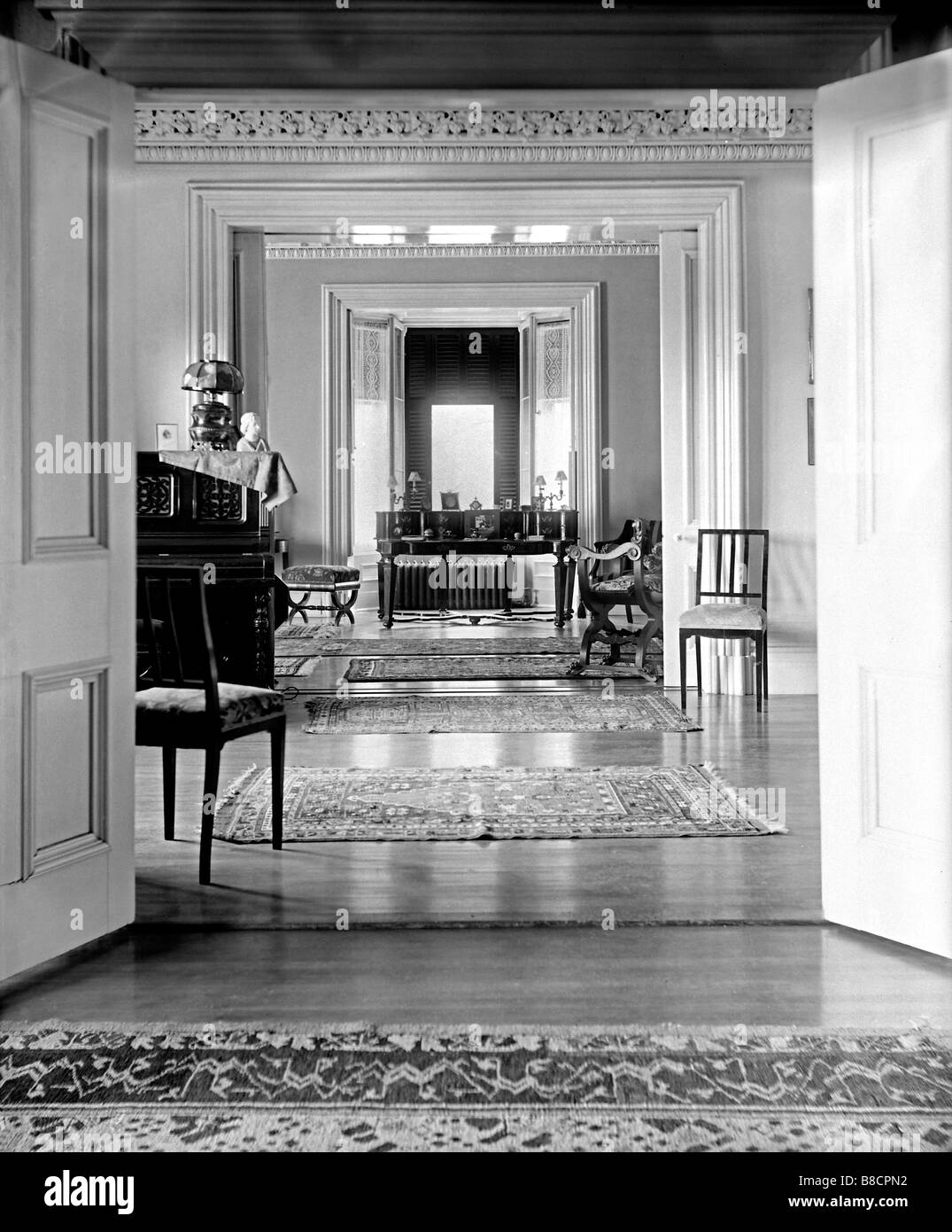 1800s living room hi-res stock photography and images - Alamy