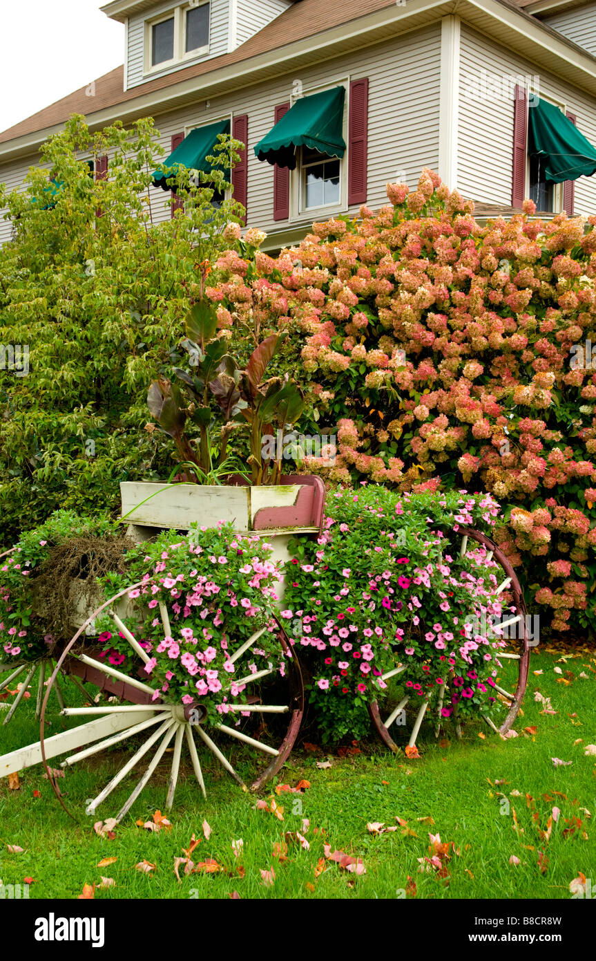 Wagon flowers hi-res stock photography and images - Alamy