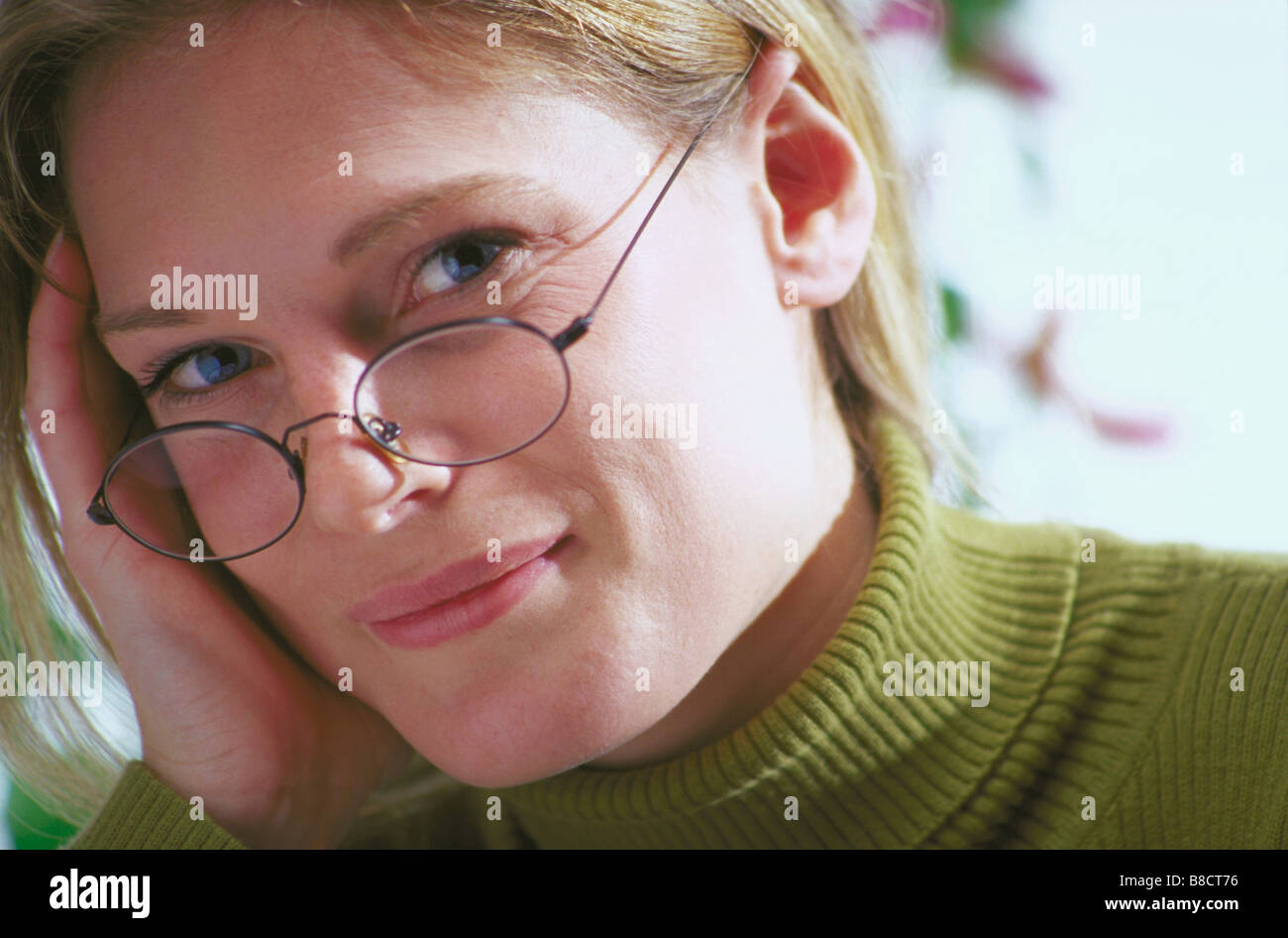 FV0445, Brian Milne ; Portrait woman smiling Stock Photo - Alamy