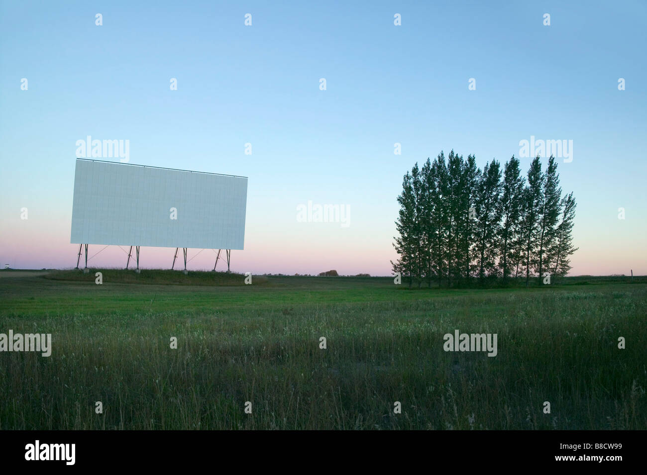 Drive in screen hi-res stock photography and images - Alamy