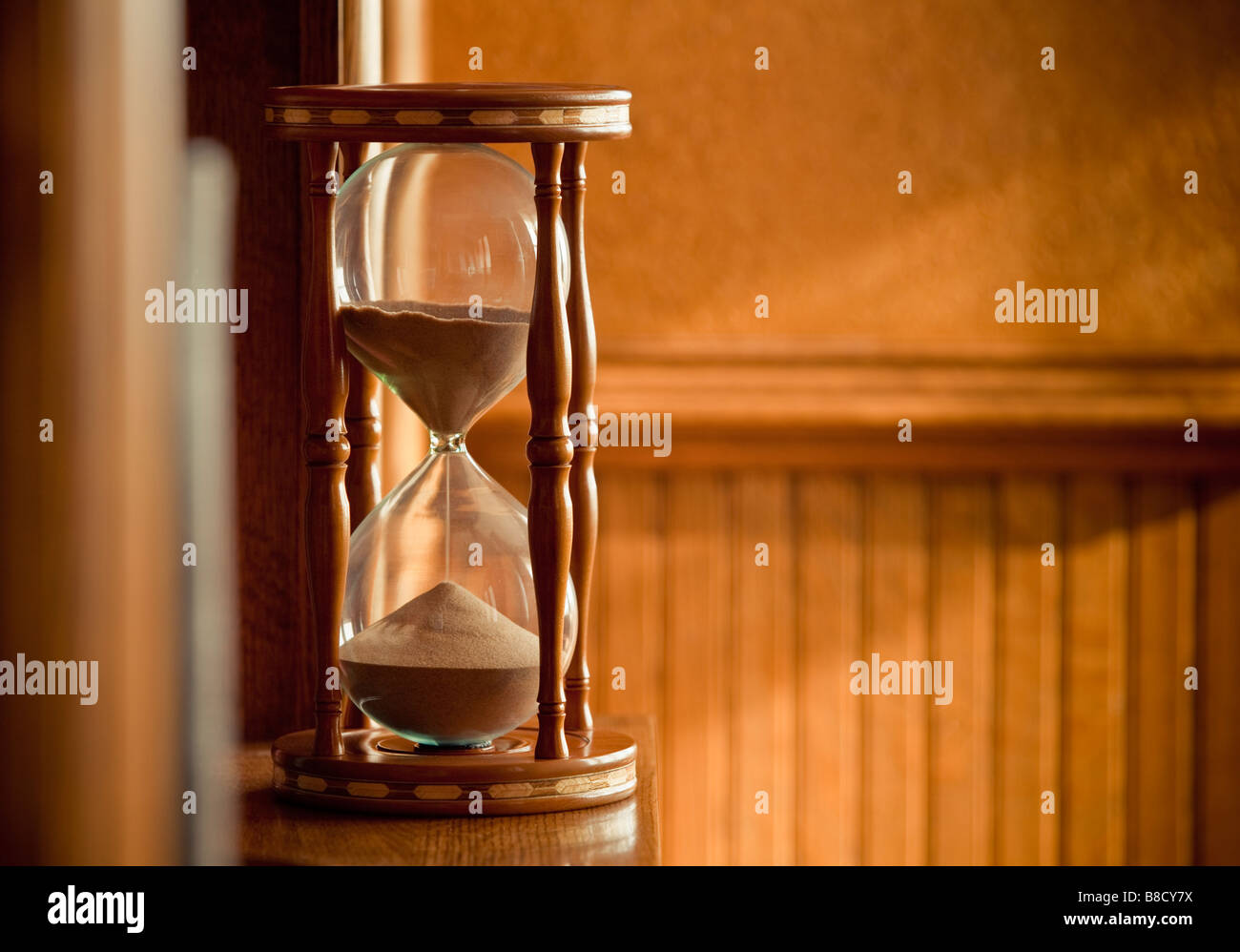 Hourglass hi-res stock photography and images - Alamy