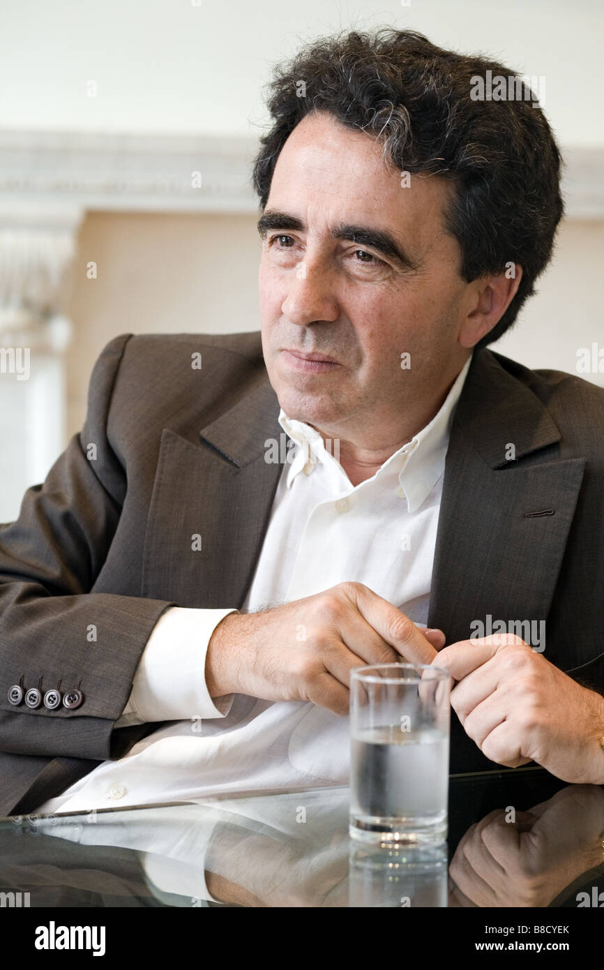 Architect Santiago Calatrava portrait Stock Photo - Alamy Architect Santiago Calatrava portrait Stock Photo - Alamy