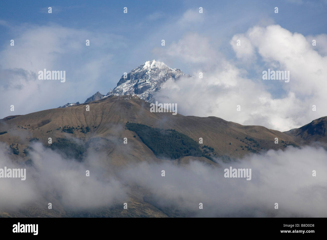 Illiniza norte volcan hi-res stock photography and images - Alamy