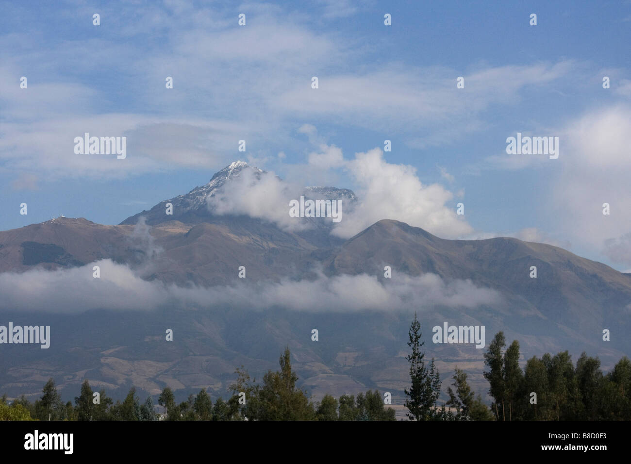 Illiniza volcano - Illiniza Sur (5,248 m) and Illiniza Norte (5,126 m ...
