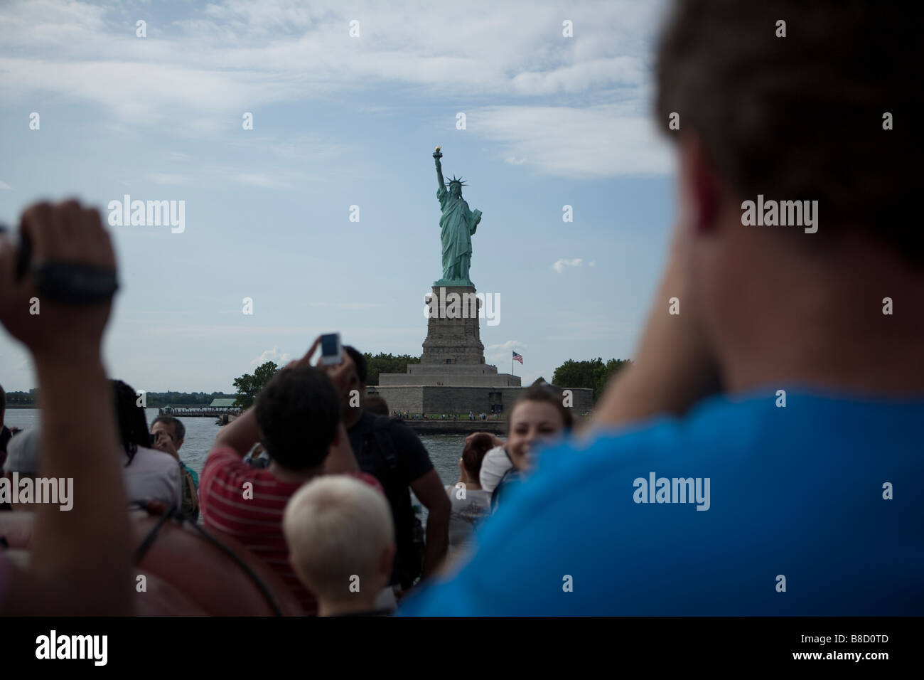 People near liberty statue hi-res stock photography and images - Alamy