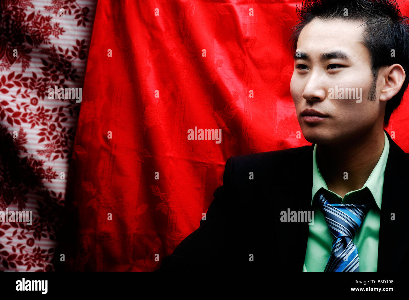 Men against red background hi-res stock photography and images - Alamy