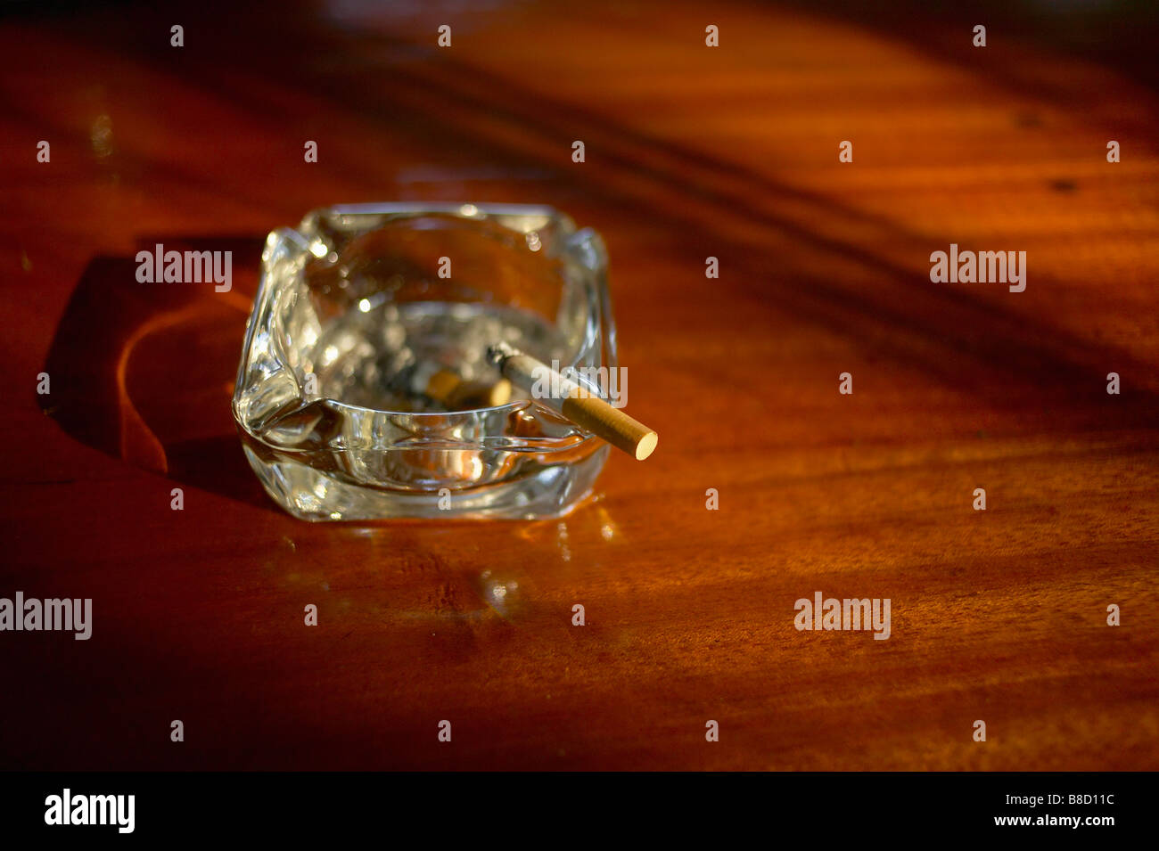 Small ashtray hi-res stock photography and images - Alamy