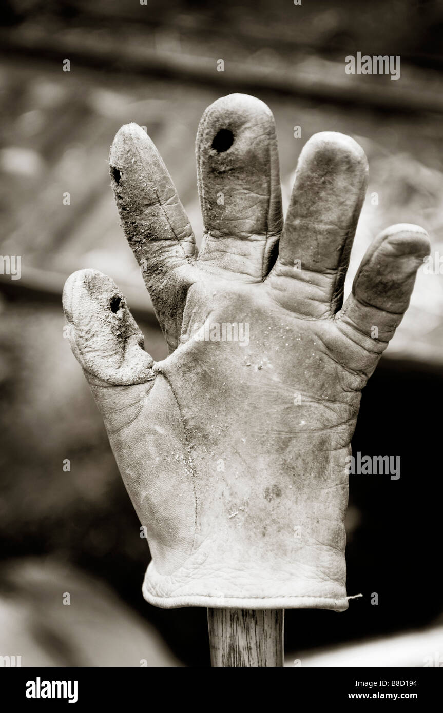 Old worn work gloves hi-res stock photography and images - Alamy