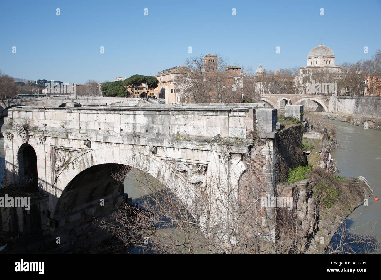 Ponte Rotto, Broken Bridge, Rome, Italy Stock Photo - Alamy