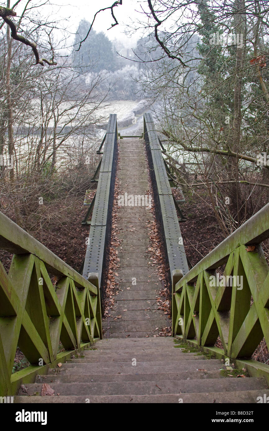 Pedestrian bridge over railway line hi-res stock photography and images ...
