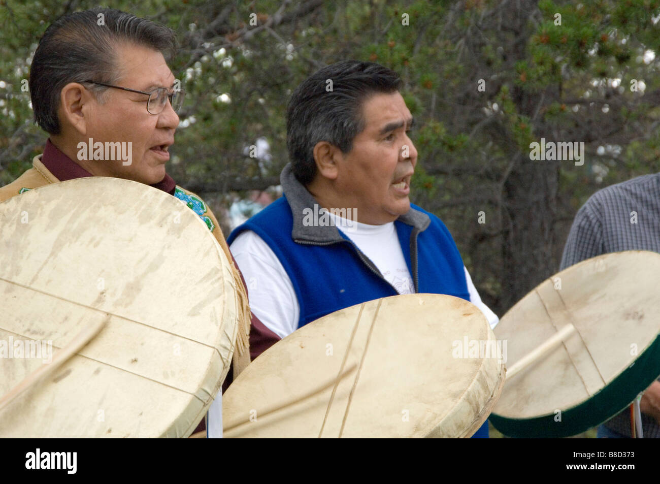 Native american festival and drummers hi-res stock photography and ...