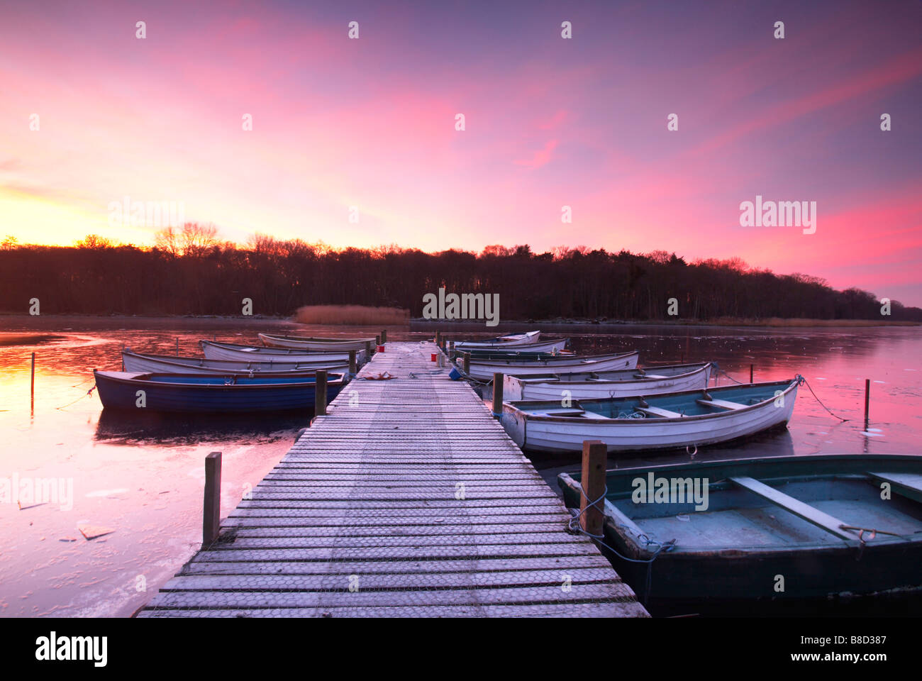 Mooring on the norfolk broads hi-res stock photography and images - Alamy