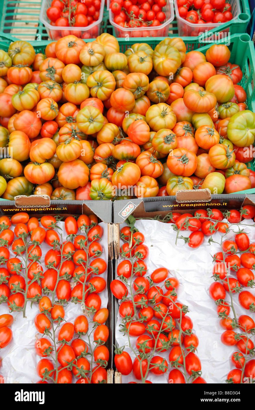 Outdoor market italy hi-res stock photography and images - Alamy
