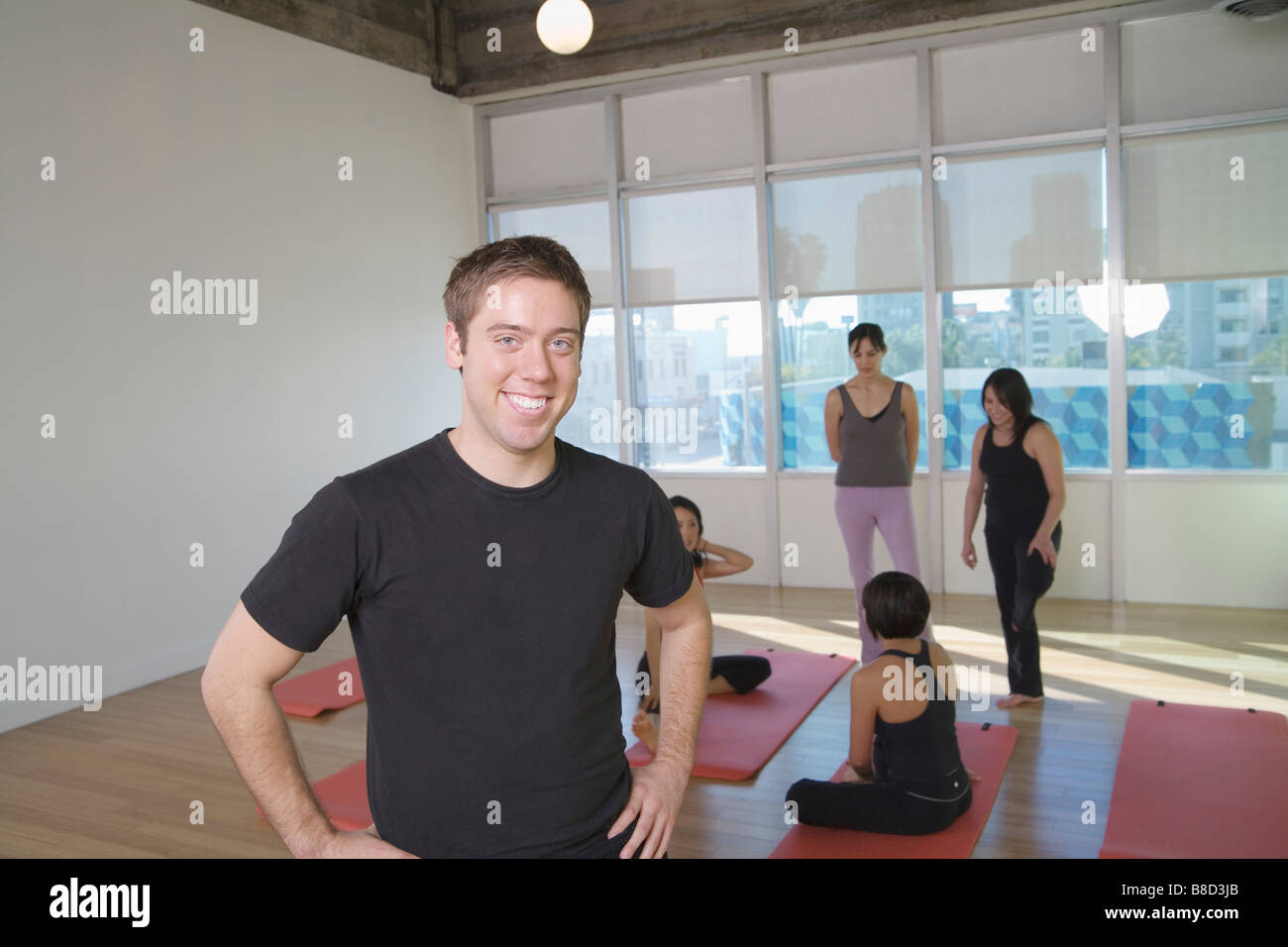 Yoga location group hi-res stock photography and images - Alamy