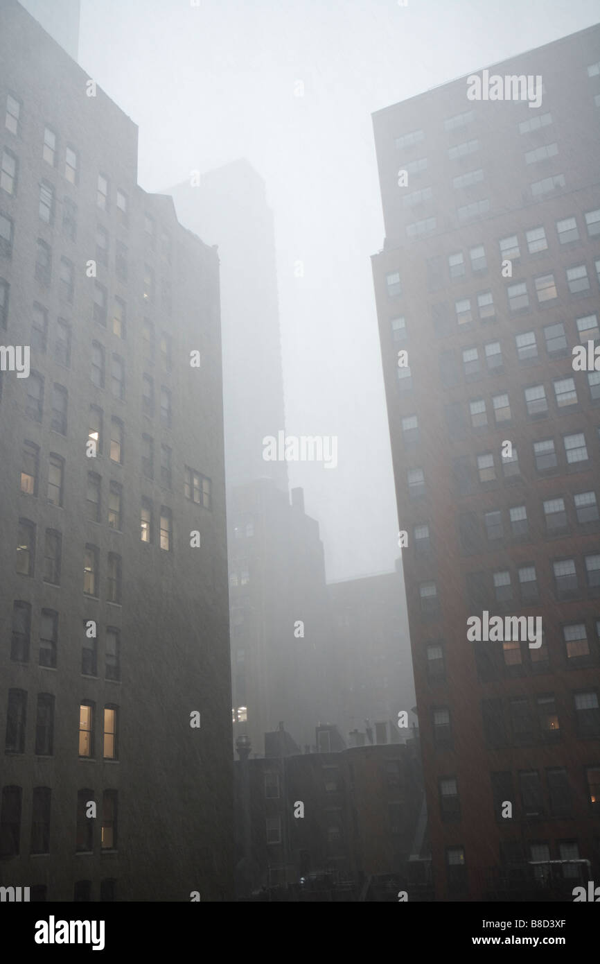 Tall buildings in the rain hi-res stock photography and images - Alamy